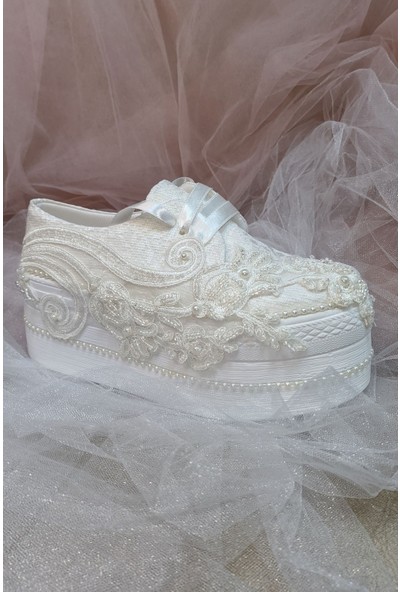 Berush Bride 345 Serisi Dolgu Topuk Fransız Dantelli Gelinlik Ayakkabısı Berush Bride 345 Serisi Dolgu Topuk Fransız Dantelli Gelinlik Ayakkabısı