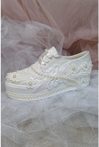 Berush Bride 228 Serisi Dolgu Topuk Çiçek Güpürlü Gelinlik Ayakkabısı Berush Bride 228 Serisi Dolgu Topuk Çiçek Güpürlü Gelinlik Ayakkabısı