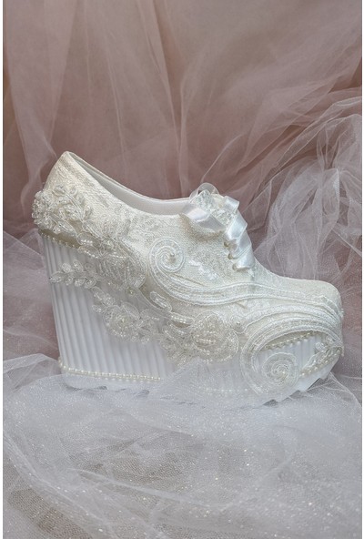 Berush Bride 545 Serisi Dolgu Topuk Fransız Dantelli Gelinlik Ayakkabısı Berush Bride 545 Serisi Dolgu Topuk Fransız Dantelli Gelinlik Ayakkabısı