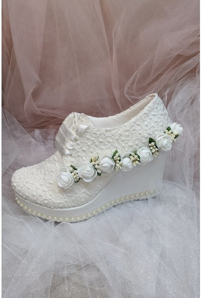 Berush Bride 400 Serisi Dolgu Topuk Sıra Incili Gelinlik Ayakkabısı Berush Bride 400 Serisi Dolgu Topuk Sıra Incili Gelinlik Ayakkabısı