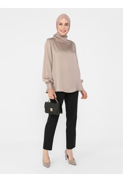 Refka Manşetli Balon Kollu Saten Bluz- Açık Vizon - Refka Woman Refka Manşetli Balon Kollu Saten Bluz- Açık Vizon - Refka Woman