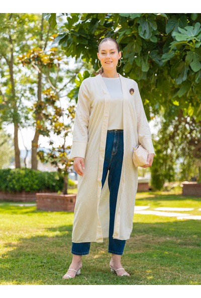 Alia Büyük Beden Doğal Kumaşlı Broş Detaylı Kap - Ekru - Alia Alia Büyük Beden Doğal Kumaşlı Broş Detaylı Kap - Ekru - Alia