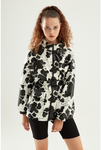 Quzu Desenli Kemerli Yağmurluk Siyah
