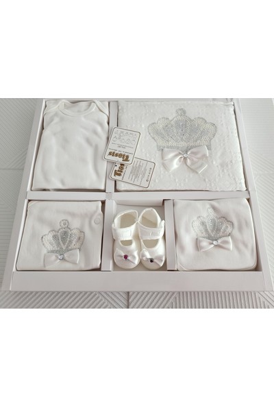 Tiasis 10 Parça Bebek Hastane Çıkış Seti Taç Detaylı Kız-Erkek Bebek Beyaz Tiasis 10 Parça Bebek Hastane Çıkış Seti Taç Detaylı Kız-Erkek Bebek Beyaz