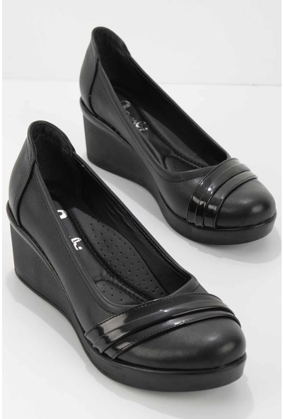 Bambi Siyah Kadın Dolgu Topuklu Ayakkabı K01953000209