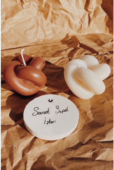 Sanat Sepet İşleri %100 Soya Kahve Beyaz Vanilya Kokulu Düğüm Dekoratif Mum 2'li Set Mum Altlığı Sanat Sepet İşleri %100 Soya Kahve Beyaz Vanilya Kokulu Düğüm Dekoratif Mum 2'li Set Mum Altlığı
