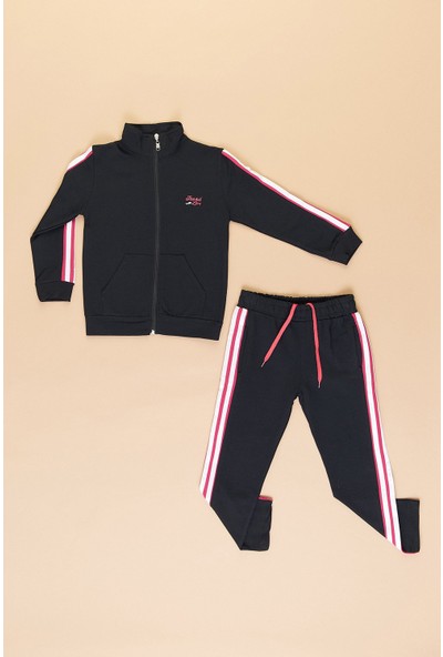 FullaModa Yanları Şeritli Fermuarlı Çocuk Eşofman Takımı FullaModa Yanları Şeritli Fermuarlı Çocuk Eşofman Takımı