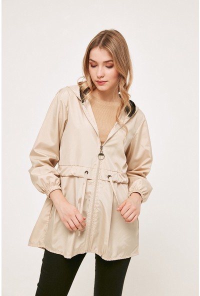 FullaModa Belinden Bağcıklı Kapüşonlu Yağmurluk