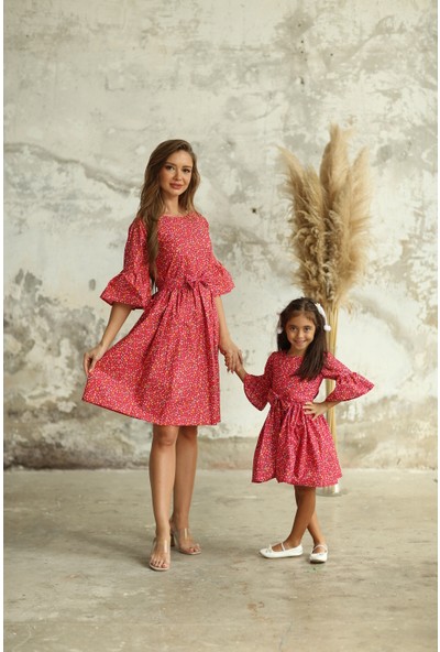 Küçüğüm Butik Kırmızı Çiçekli Belden Büzgülü Anne Kız Kombini (Tekli Fiyattır. Ürünler Ayrı Ayrı Satılmaktadır) Küçüğüm Butik Kırmızı Çiçekli Belden Büzgülü Anne Kız Kombini (Tekli Fiyattır. Ürünler Ayrı Ayrı Satılmaktadır)