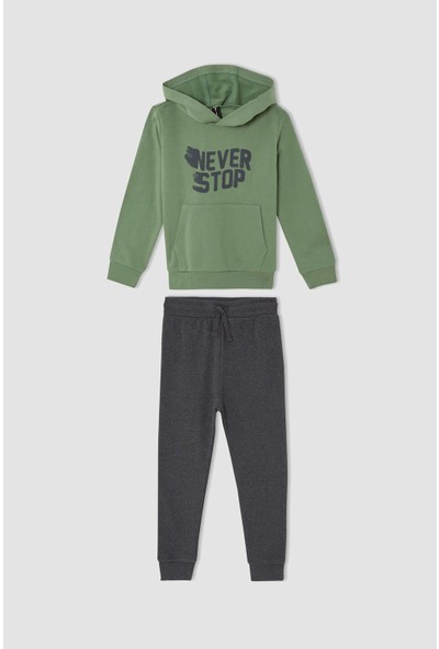 DeFacto Erkek Çocuk Baskılı Kapüşonlu Kanguru Cepli Uzun Kollu Sweatshirt ve Jogger Eşofman Altı Takımı V5570A621WN DeFacto Erkek Çocuk Baskılı Kapüşonlu Kanguru Cepli Uzun Kollu Sweatshirt ve Jogger Eşofman Altı Takımı V5570A621WN