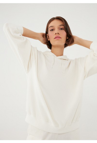 Mavi Kadın Beyaz Fitilli Kadife Sweatshirt 1610025-70057 Mavi Kadın Beyaz Fitilli Kadife Sweatshirt 1610025-70057