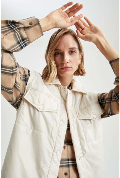 DeFacto Relax Fit Polo Yaka Çıtçıtlı Şişme Yelek V5606AZ21AU