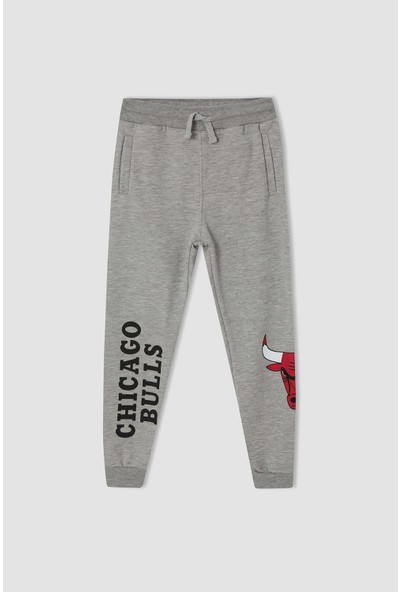 DeFacto Defacto Fit Erkek Çocuk Slim Fit NBA Lisanslı Chicago Bulls Baskılı Jogger Eşofman Altı W0506A621AU DeFacto Defacto Fit Erkek Çocuk Slim Fit NBA Lisanslı Chicago Bulls Baskılı Jogger Eşofman Altı W0506A621AU