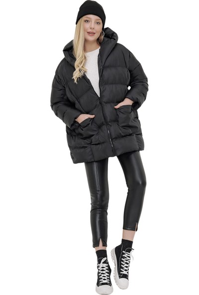 Butikburuc Kadın Siyah Kapüşonlu Şişme Mont