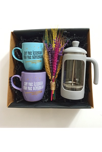 Alanç Özel Gün Arkadaşa Hediye Seti Çay Var Içersen Ben Var Seversen Kupa Iki Adet,french Press,kuru Çiçek Demeti Alanç Özel Gün Arkadaşa Hediye Seti Çay Var Içersen Ben Var Seversen Kupa Iki Adet,french Press,kuru Çiçek Demeti