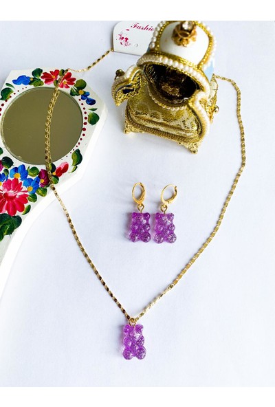Mingy Simli Jelibon Ayıcıklı Haribo Model Gold Zincir Kolye ve Altın Kaplama Küpe Seti Lila Mingy Simli Jelibon Ayıcıklı Haribo Model Gold Zincir Kolye ve Altın Kaplama Küpe Seti Lila