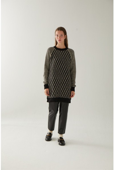 İnspiration Ters Dikişli Jakarlı Kazak Siyah İnspiration Ters Dikişli Jakarlı Kazak Siyah