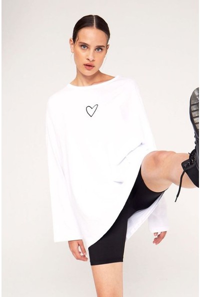 Bol Kesim Kalp Desen Detaylı Uzun Sweatshirt Bol Kesim Kalp Desen Detaylı Uzun Sweatshirt
