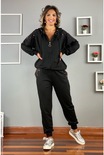 Nevin Kaya Moda %100 Pamuk Iki Iplik Siyah Taş Aksesuarlı Eşofman Takım Nevin Kaya Moda %100 Pamuk Iki Iplik Siyah Taş Aksesuarlı Eşofman Takım