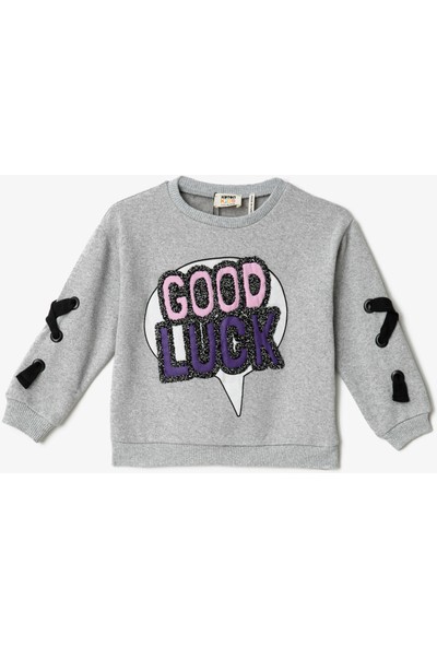 Koton İşlemeli Sloganlı Sweatshirt Kol Detaylı Koton İşlemeli Sloganlı Sweatshirt Kol Detaylı