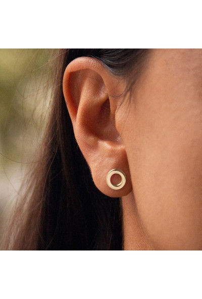 Myra Gold Içi Boş Çember Altın Çivi Küpe Myra Gold Içi Boş Çember Altın Çivi Küpe