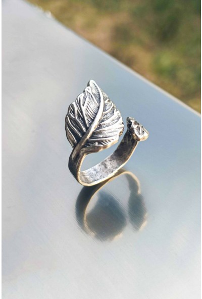 The Collection Yaprak Model Ayarlanabilir Gümüş Kaplama Yüzük The Collection Yaprak Model Ayarlanabilir Gümüş Kaplama Yüzük