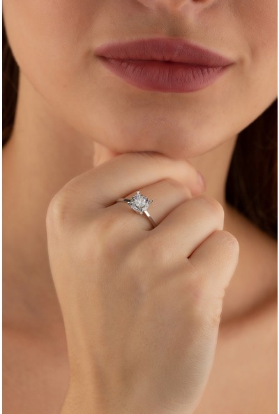 8 Ayar Altın Tektaş Kadın Yüzük