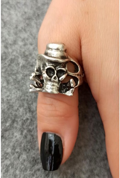 Fildişi Aksesuar Antik Gümüş Kaplama Şapkalı Kuru Kafa Şekilli El Yapımı Ayarlanabilir Yüzük Fildişi Aksesuar Antik Gümüş Kaplama Şapkalı Kuru Kafa Şekilli El Yapımı Ayarlanabilir Yüzük