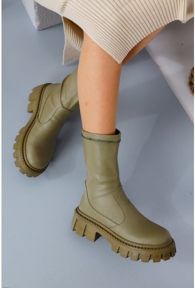 Iray Kalın Tabanlı Yeşil Yarım Streç Kadın Çizme Iray Kalın Tabanlı Yeşil Yarım Streç Kadın Çizme