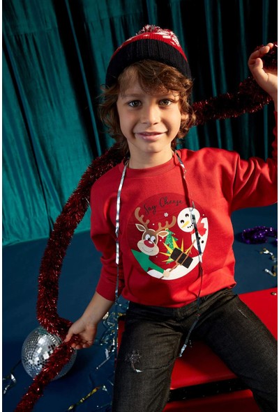 DeFacto Erkek Çocuk Regular Fit Yeni Yıl Temalı Bisiklet Yaka Sweatshirt W0036A621CW DeFacto Erkek Çocuk Regular Fit Yeni Yıl Temalı Bisiklet Yaka Sweatshirt W0036A621CW