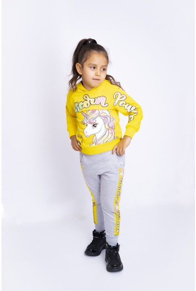 Junior Baby Kız Çocuk Sarı Unicorn Desenli Kapüşonlu 2 Iplik Penye Eşofman Takımı Junior Baby Kız Çocuk Sarı Unicorn Desenli Kapüşonlu 2 Iplik Penye Eşofman Takımı