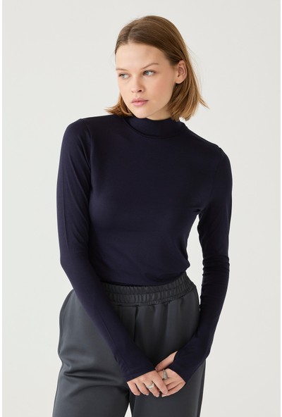 Suud Collection Lacivert Parmak Detaylı Pamuklu Bluz Suud Collection Lacivert Parmak Detaylı Pamuklu Bluz
