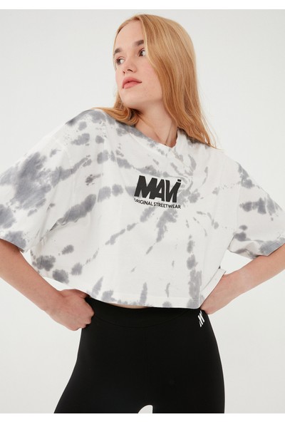 Mavi Batik Desenli Beyaz Tişört Mavi Batik Desenli Beyaz Tişört