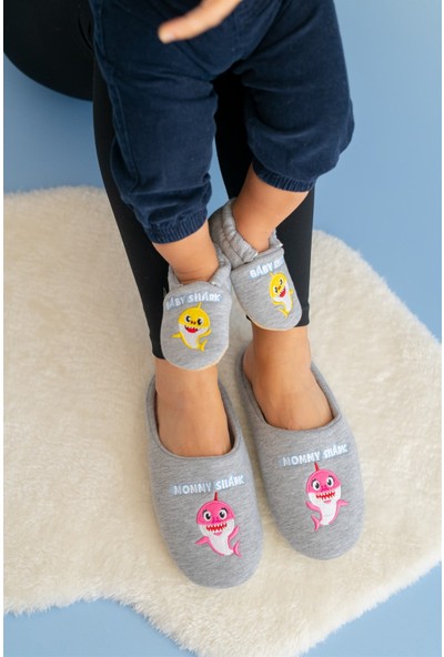 First Step Mommy ve Baby Shark Anne-Bebek Panduf ve Terlik Seti First Step Mommy ve Baby Shark Anne-Bebek Panduf ve Terlik Seti