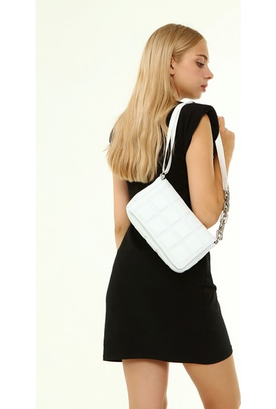 Güce Kare Nakışlı Plastik Zincirli Ayarlanabilir Askılı El ve Omuz Çantası GC0034