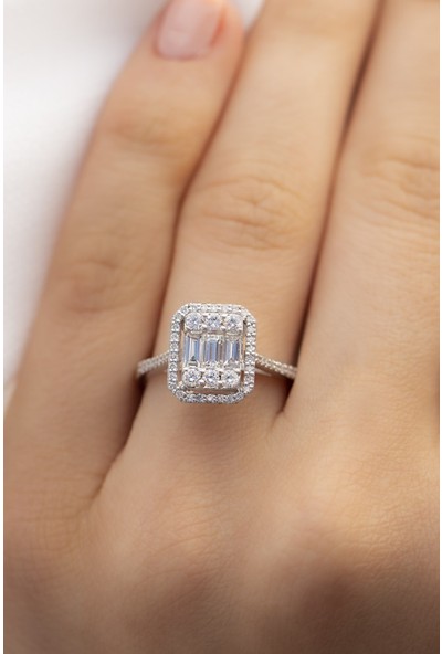 Parle Jewellery Özel Tasarım Pırlanta Baget Yüzük PFR00126 Parle Jewellery Özel Tasarım Pırlanta Baget Yüzük PFR00126