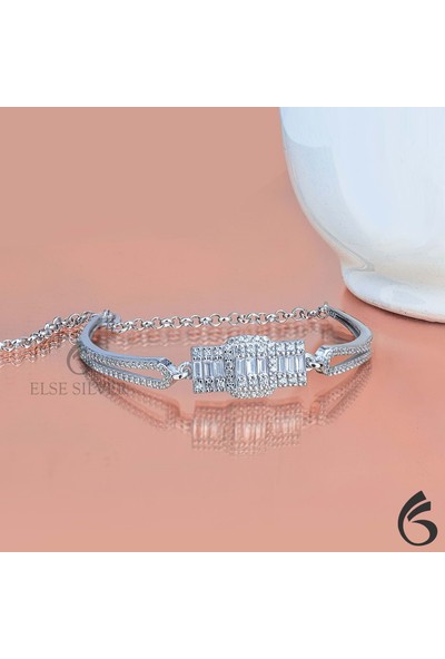 Else Silver Baget Taşlı Kelepçe Modeli Gümüş Bayan Bilekliği Else Silver Baget Taşlı Kelepçe Modeli Gümüş Bayan Bilekliği