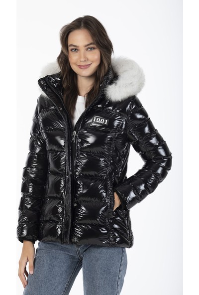 1001 Mont Kadın Parlak Siyah Kısa Çıkarılabilir Kürk Kapüşonlu Dik Yaka Dolgulu Su Itici Şişme Mont 8534 1001 Mont Kadın Parlak Siyah Kısa Çıkarılabilir Kürk Kapüşonlu Dik Yaka Dolgulu Su Itici Şişme Mont 8534
