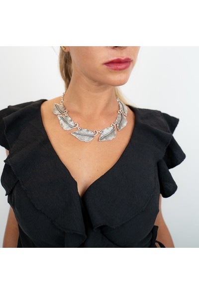 Kutcha Accessories Kadın Gümüş Kaplama Yaprak Kolye Kutcha Accessories Kadın Gümüş Kaplama Yaprak Kolye