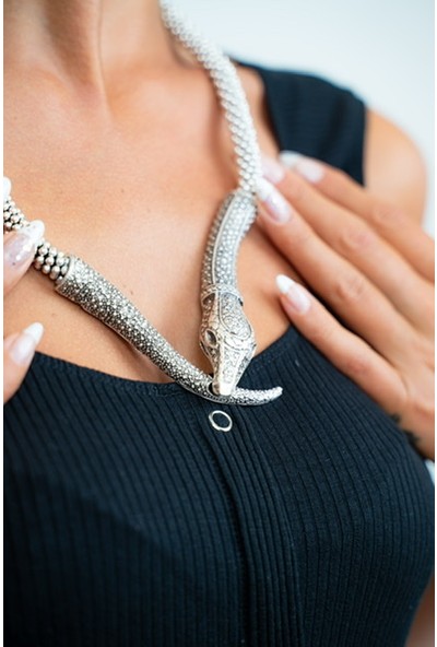 Kutcha Accessories Kadın Gümüş Kaplama Kabartmalı Yılan Kolye