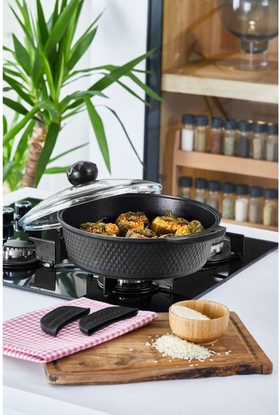 Amboss Kuvarz Döküm Basık Tencere 30 cm KUV-7869 Amboss Kuvarz Döküm Basık Tencere 30 cm KUV-7869