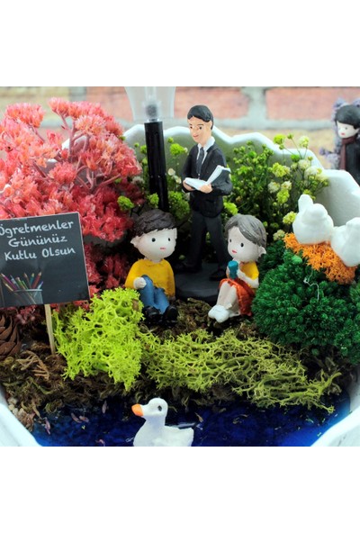 Burdan Eve Erkek Öğretmene Öğretmenler Günü Temalı Yarım Elma Teraryum Burdan Eve Erkek Öğretmene Öğretmenler Günü Temalı Yarım Elma Teraryum