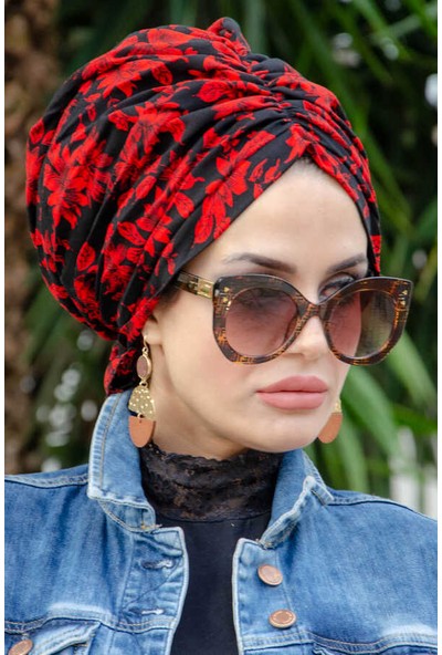 Aişe Tesettür Siyah Kırmızı Çiçekli Tokalı Bone