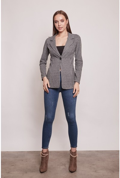 Jument Ekose Desenli Yakalı Uzun Kol Tek Düğme Yünlü Kumaş Blazer Ceket-Siyah Pöti Kare Jument Ekose Desenli Yakalı Uzun Kol Tek Düğme Yünlü Kumaş Blazer Ceket-Siyah Pöti Kare