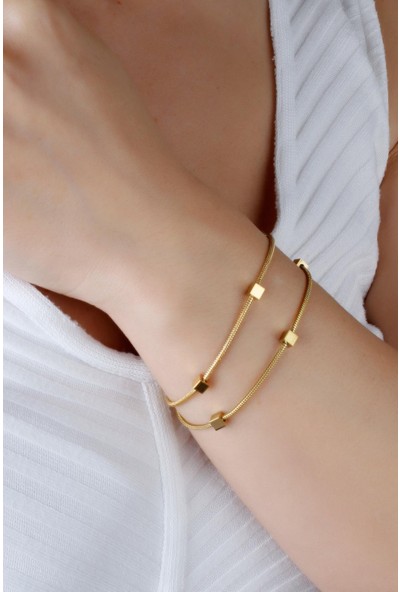 Madame Concept Zincir Üzeri Küp Detaylı Gold Renk Ikili Çelik Kadın Bileklik Madame Concept Zincir Üzeri Küp Detaylı Gold Renk Ikili Çelik Kadın Bileklik