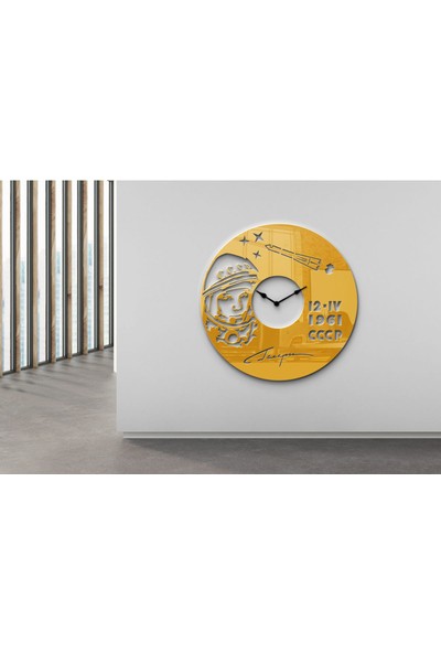 Deccraft Sovyetler Birliği Astronotu Duvar Saati Altın Yaldızlı Pleksi
