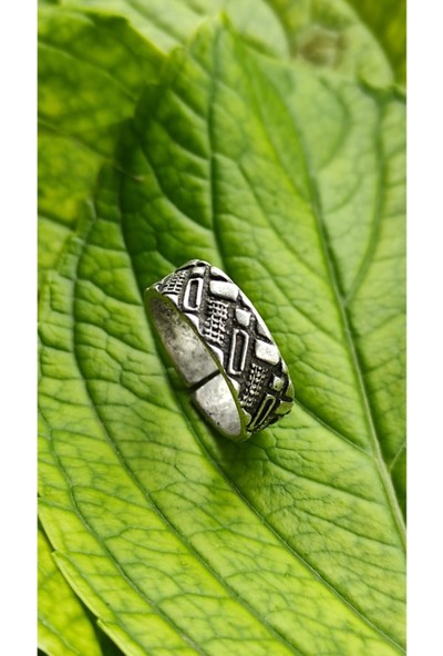 Therapy Aksesuar Işlemeli Ayarlanabilir El Yapımı Gümüş Kaplama Yüzük Therapy Aksesuar Işlemeli Ayarlanabilir El Yapımı Gümüş Kaplama Yüzük