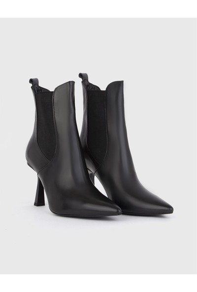 İLVİ Cornel Buffalo Kadın Siyah Topuklu Bot İLVİ Cornel Buffalo Kadın Siyah Topuklu Bot