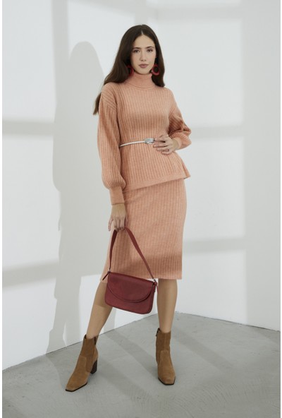 Sherin Kadın Pudra Yumuşak Dokulu Fitilli Etek Kazak Triko Takım SWTK4217PU Sherin Kadın Pudra Yumuşak Dokulu Fitilli Etek Kazak Triko Takım SWTK4217PU