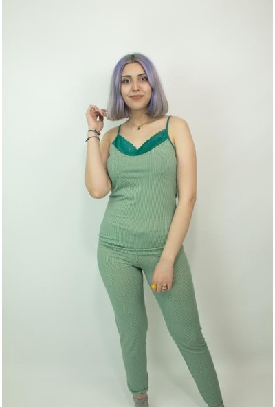 Emirzade Kadın Çizgili Askılı Pijama Takımı Yeşil Emirzade Kadın Çizgili Askılı Pijama Takımı Yeşil